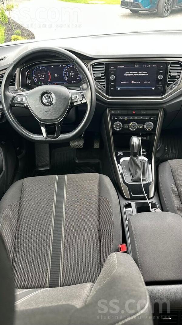 White Volkswagen T-Roc 2019 in Riga, with an engine capacity of 2.00 L and mileage of 73 thousand km for 18500 €, photo 8 on AUTOMOTO.COM.LV