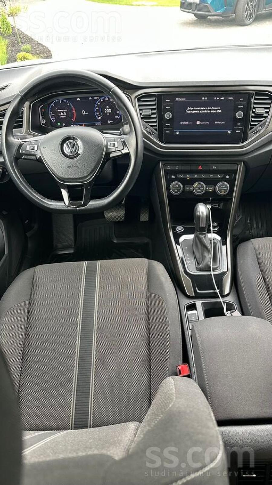 White Volkswagen T-Roc 2019 in Riga, with an engine capacity of 2.00 L and mileage of 73 thousand km for 18500 €, photo 9 on AUTOMOTO.COM.LV