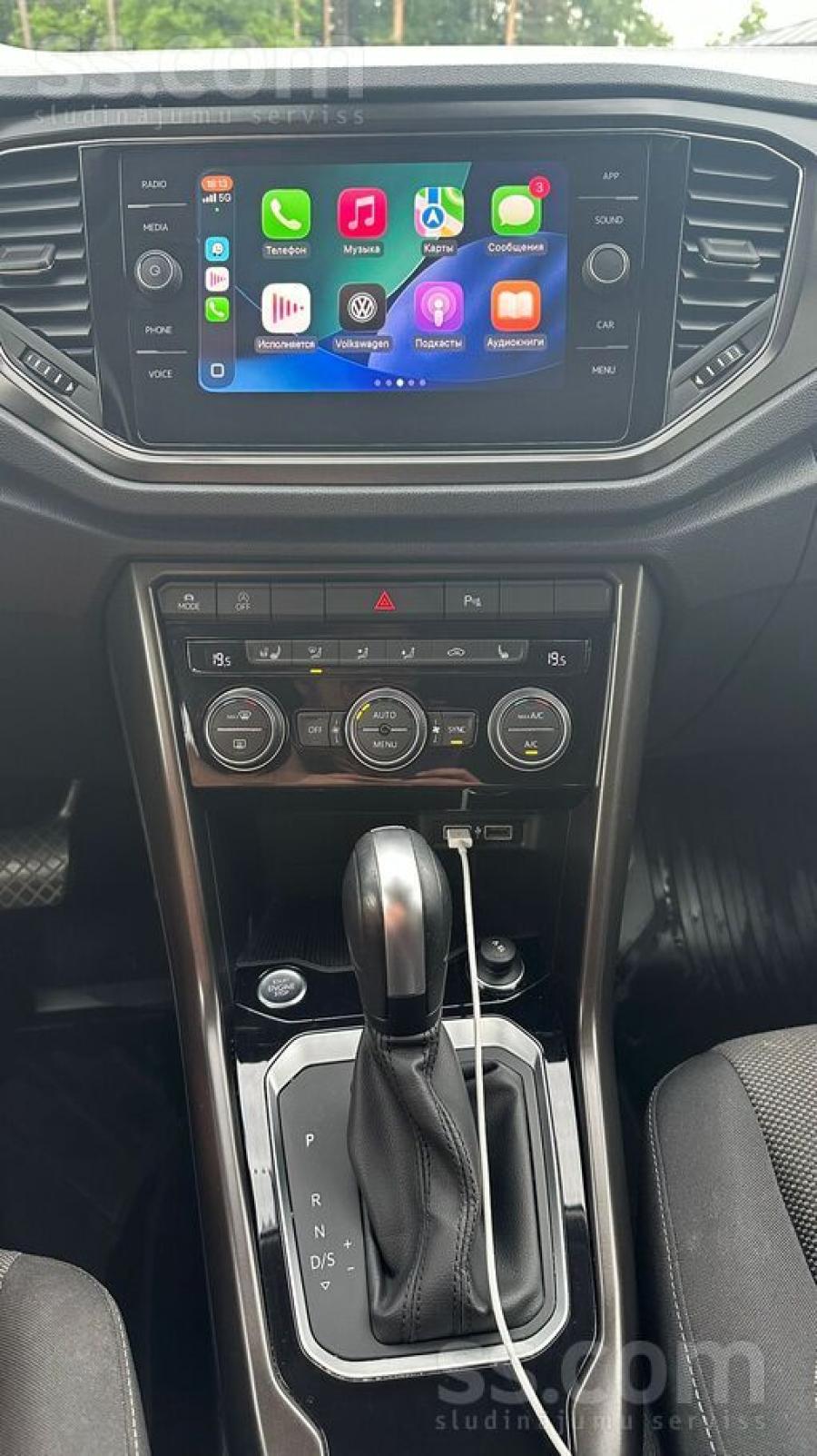 White Volkswagen T-Roc 2019 in Riga, with an engine capacity of 2.00 L and mileage of 73 thousand km for 18500 €, photo 10 on AUTOMOTO.COM.LV