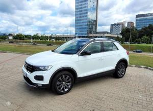 White Volkswagen T-Roc 2019 in Vilnius, with an engine capacity of 1.50 L and mileage of 152 thousand km for 15125 €, photo 3 on AUTOMOTO.COM.LV