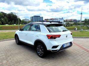White Volkswagen T-Roc 2019 in Vilnius, with an engine capacity of 1.50 L and mileage of 152 thousand km for 15125 €, photo 5 on AUTOMOTO.COM.LV