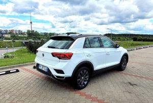 White Volkswagen T-Roc 2019 in Vilnius, with an engine capacity of 1.50 L and mileage of 152 thousand km for 15125 €, photo 6 on AUTOMOTO.COM.LV