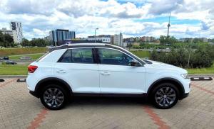 White Volkswagen T-Roc 2019 in Vilnius, with an engine capacity of 1.50 L and mileage of 152 thousand km for 15125 €, photo 7 on AUTOMOTO.COM.LV