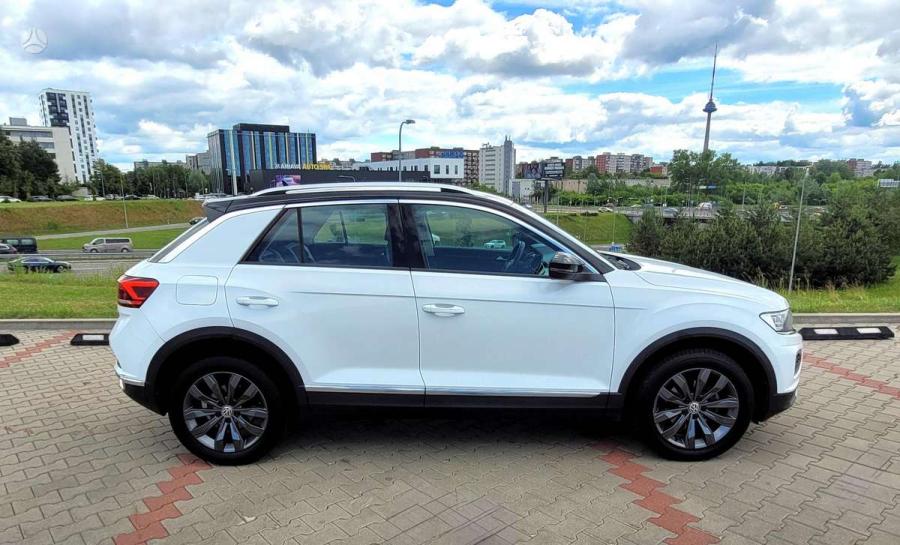 White Volkswagen T-Roc 2019 in Vilnius, with an engine capacity of 1.50 L and mileage of 152 thousand km for 15125 €, photo 7 on AUTOMOTO.COM.LV