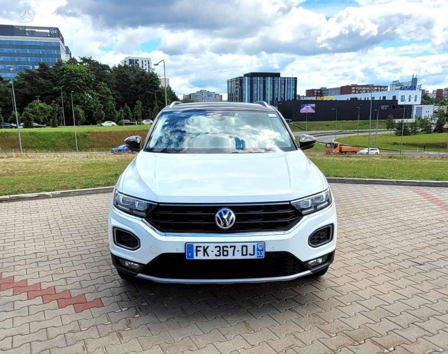 White Volkswagen T-Roc 2019 in Vilnius, with an engine capacity of 1.50 L and mileage of 152 thousand km for 15125 €, photo 9 on AUTOMOTO.COM.LV