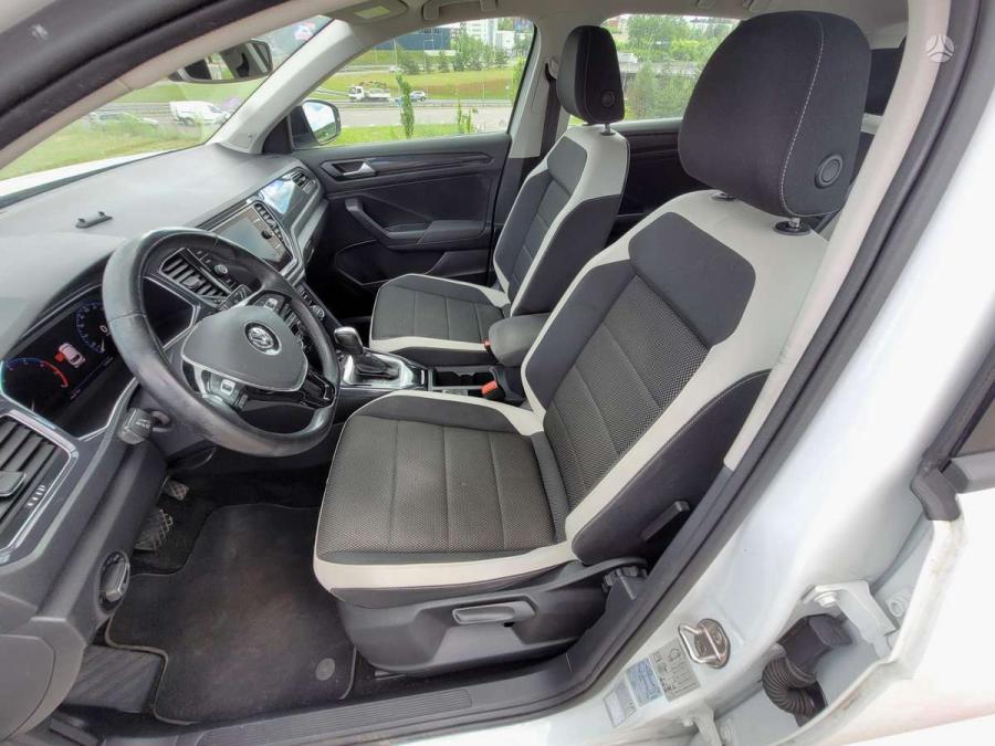 White Volkswagen T-Roc 2019 in Vilnius, with an engine capacity of 1.50 L and mileage of 152 thousand km for 15125 €, photo 11 on AUTOMOTO.COM.LV