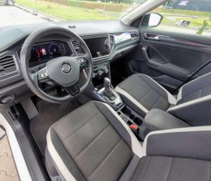 White Volkswagen T-Roc 2019 in Vilnius, with an engine capacity of 1.50 L and mileage of 152 thousand km for 15125 €, photo 12 on AUTOMOTO.COM.LV