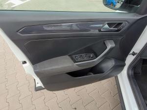 White Volkswagen T-Roc 2019 in Vilnius, with an engine capacity of 1.50 L and mileage of 152 thousand km for 15125 €, photo 13 on AUTOMOTO.COM.LV
