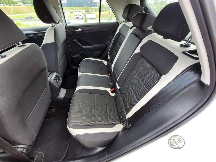 White Volkswagen T-Roc 2019 in Vilnius, with an engine capacity of 1.50 L and mileage of 152 thousand km for 15125 €, photo 14 on AUTOMOTO.COM.LV