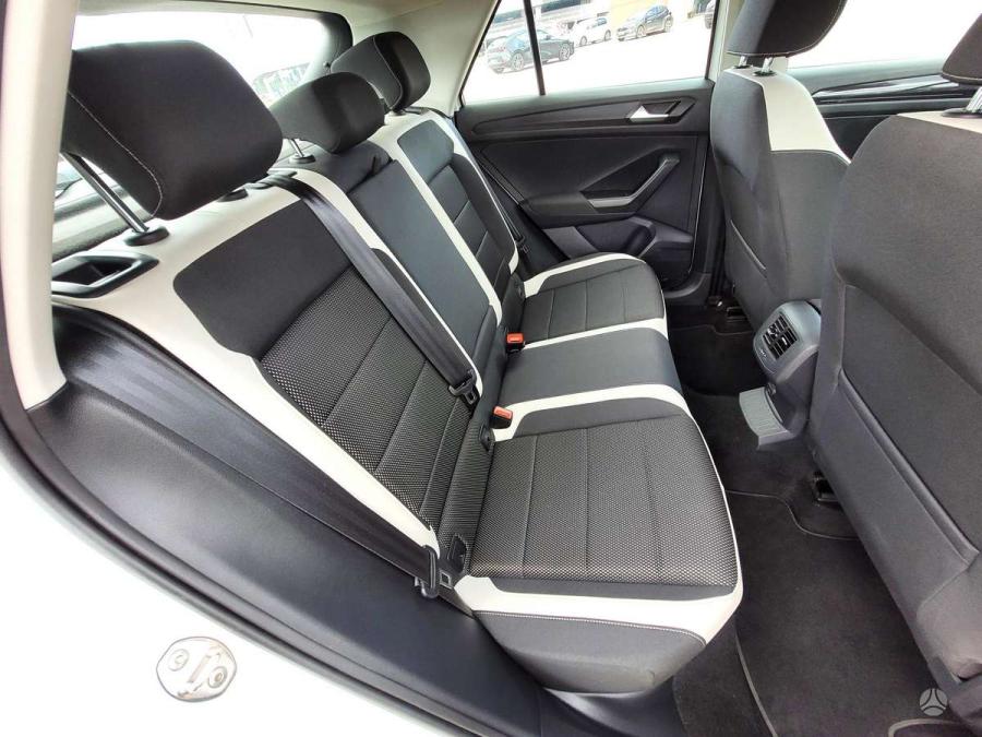 White Volkswagen T-Roc 2019 in Vilnius, with an engine capacity of 1.50 L and mileage of 152 thousand km for 15125 €, photo 15 on AUTOMOTO.COM.LV