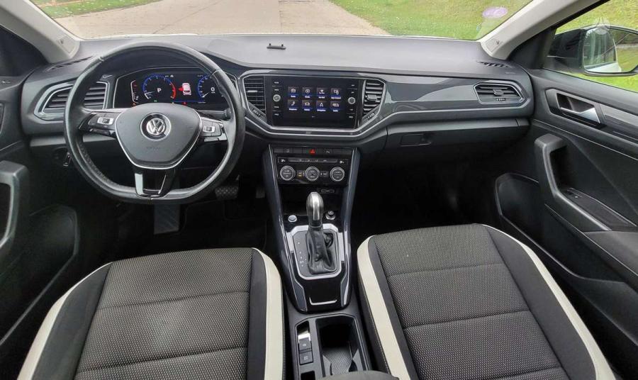White Volkswagen T-Roc 2019 in Vilnius, with an engine capacity of 1.50 L and mileage of 152 thousand km for 15125 €, photo 17 on AUTOMOTO.COM.LV