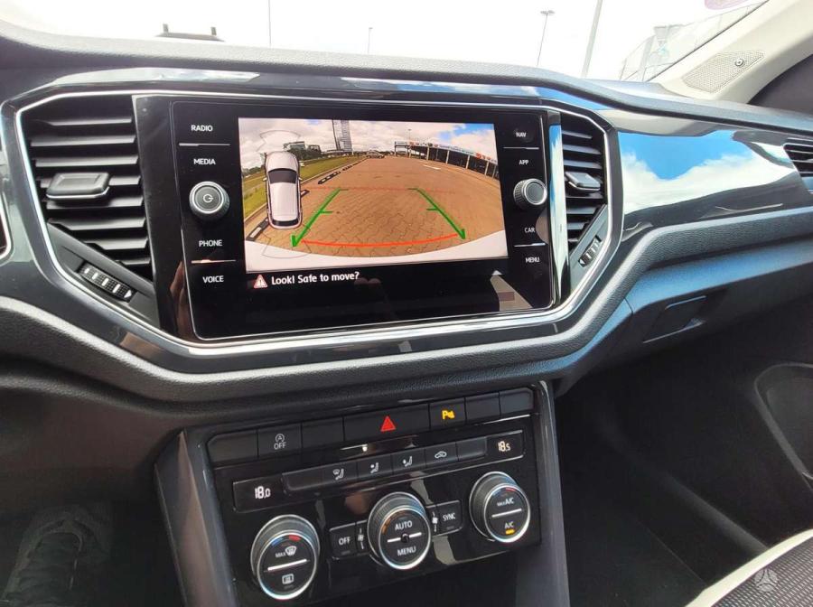 White Volkswagen T-Roc 2019 in Vilnius, with an engine capacity of 1.50 L and mileage of 152 thousand km for 15125 €, photo 19 on AUTOMOTO.COM.LV