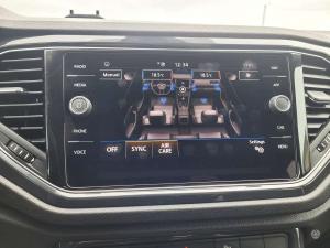 White Volkswagen T-Roc 2019 in Vilnius, with an engine capacity of 1.50 L and mileage of 152 thousand km for 15125 €, photo 21 on AUTOMOTO.COM.LV