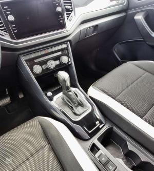 White Volkswagen T-Roc 2019 in Vilnius, with an engine capacity of 1.50 L and mileage of 152 thousand km for 15125 €, photo 24 on AUTOMOTO.COM.LV