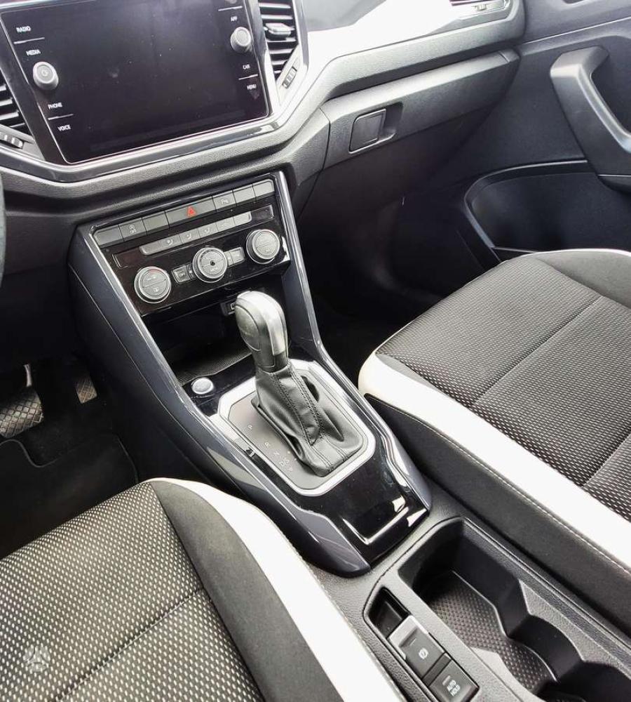 White Volkswagen T-Roc 2019 in Vilnius, with an engine capacity of 1.50 L and mileage of 152 thousand km for 15125 €, photo 24 on AUTOMOTO.COM.LV