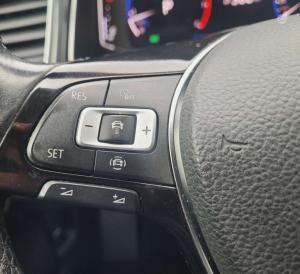 White Volkswagen T-Roc 2019 in Vilnius, with an engine capacity of 1.50 L and mileage of 152 thousand km for 15125 €, photo 26 on AUTOMOTO.COM.LV