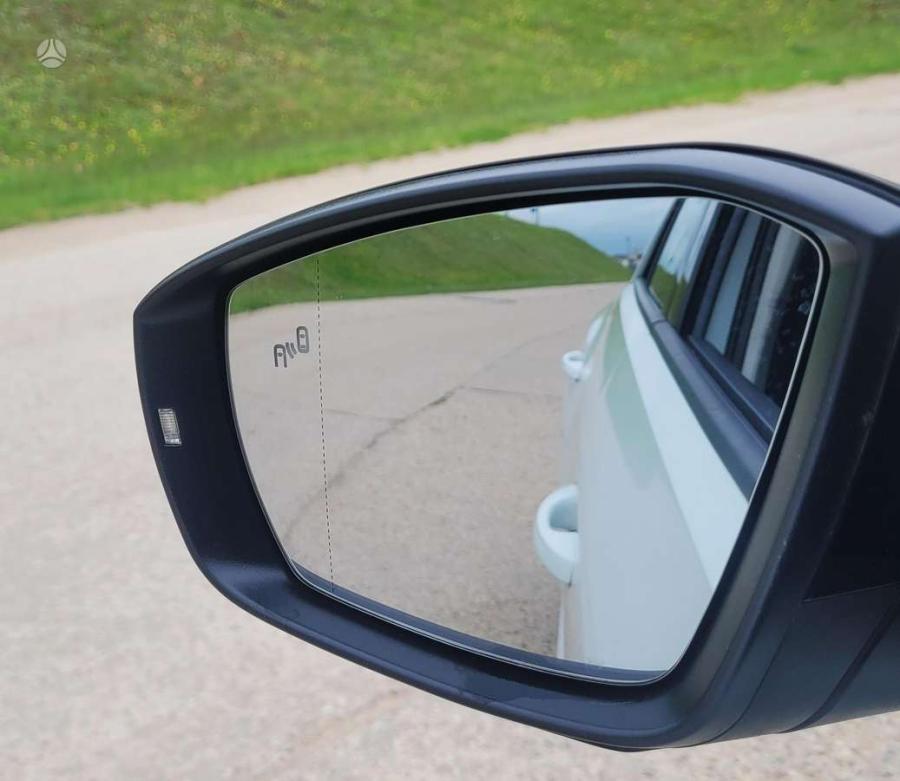 White Volkswagen T-Roc 2019 in Vilnius, with an engine capacity of 1.50 L and mileage of 152 thousand km for 15125 €, photo 27 on AUTOMOTO.COM.LV