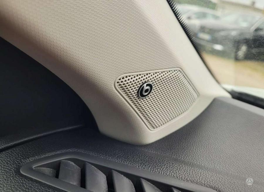 White Volkswagen T-Roc 2019 in Vilnius, with an engine capacity of 1.50 L and mileage of 152 thousand km for 15125 €, photo 31 on AUTOMOTO.COM.LV