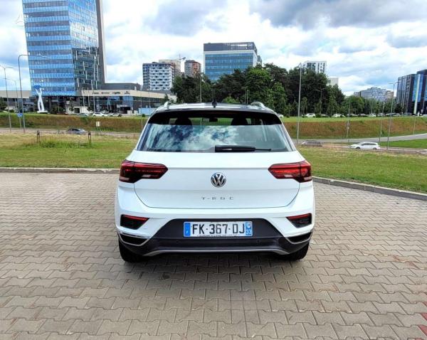 White Volkswagen T-Roc 2019 in Vilnius, with an engine capacity of 1.50 L and mileage of 152 thousand km for 14800 €, photo 8 on AUTOMOTO.COM.LV