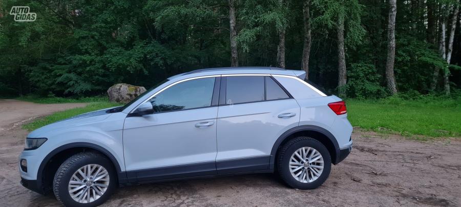 Balts Volkswagen T-Roc 2019 Pasvalys, ar dzinēja tilpumu 2.00 L un nobraukumu 80 tūkst. km par 15999 €, foto 3 vietnē AUTOMOTO.COM.LV