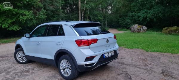 White Volkswagen T-Roc 2019 in Pasvalys, with an engine capacity of 2.00 L and mileage of 80 thousand km for 15999 €, photo 3 on AUTOMOTO.COM.LV