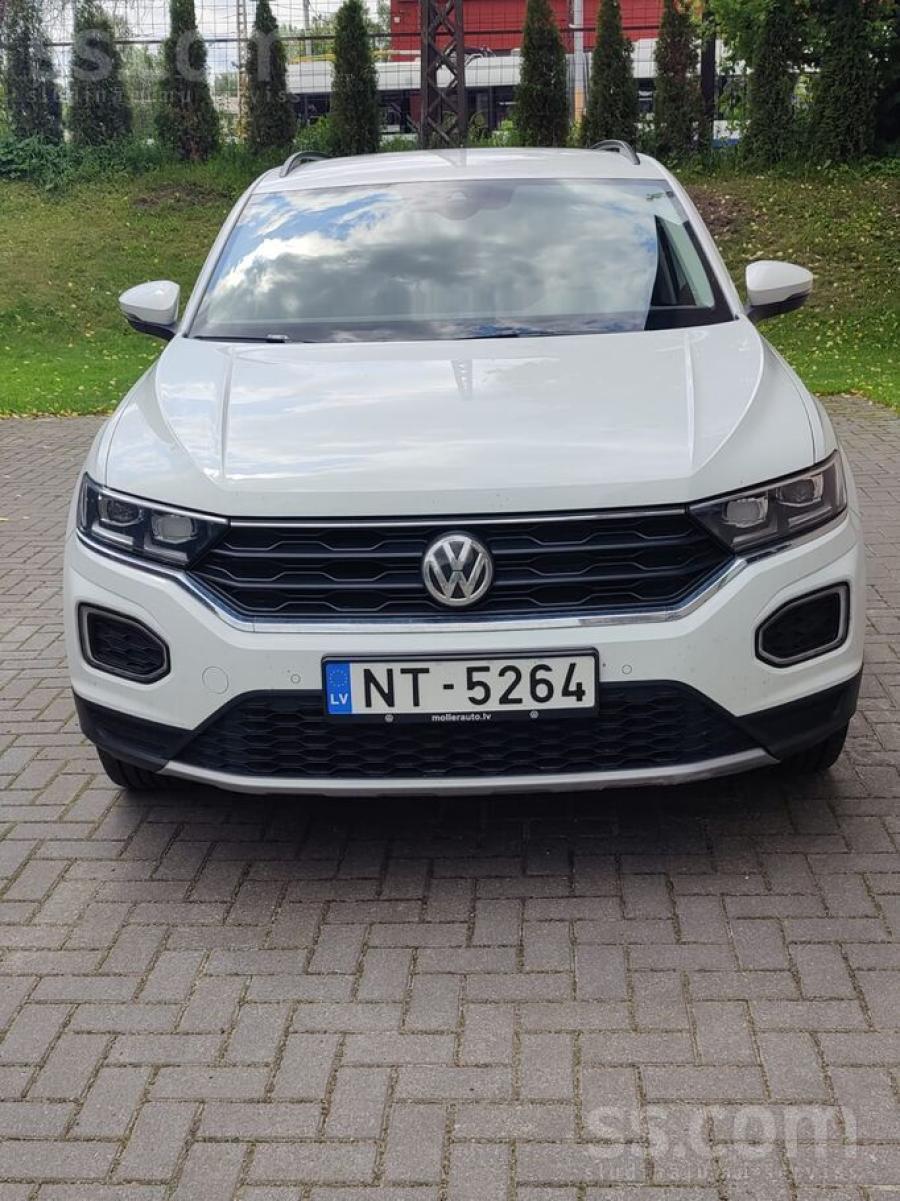 White Volkswagen T-Roc 2020 in Riga, with an engine capacity of 2.00 L and mileage of 82 thousand km for 12500 €, photo 3 on AUTOMOTO.COM.LV