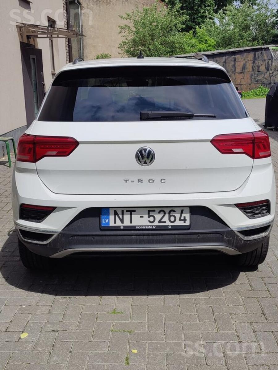 White Volkswagen T-Roc 2020 in Riga, with an engine capacity of 2.00 L and mileage of 82 thousand km for 12500 €, photo 4 on AUTOMOTO.COM.LV