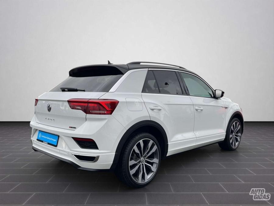 White Volkswagen T-Roc 2020 in Kaunas, with an engine capacity of 2.00 L and mileage of 43 thousand km for 26314 €, photo 2 on AUTOMOTO.COM.LV