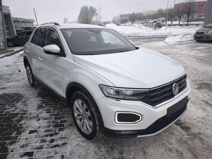 White Volkswagen T-Roc 2020 in Siauliai, with an engine capacity of 1.97 L and mileage of 118 thousand km for 19000 €, photo 3 on AUTOMOTO.COM.LV
