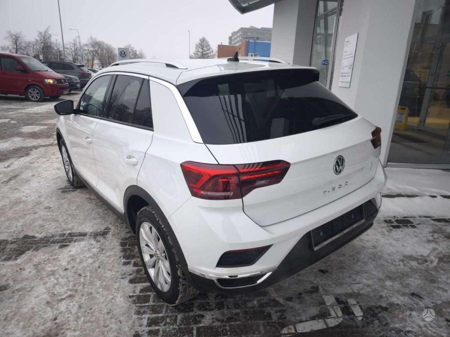 White Volkswagen T-Roc 2020 in Siauliai, with an engine capacity of 1.97 L and mileage of 118 thousand km for 19000 €, photo 5 on AUTOMOTO.COM.LV