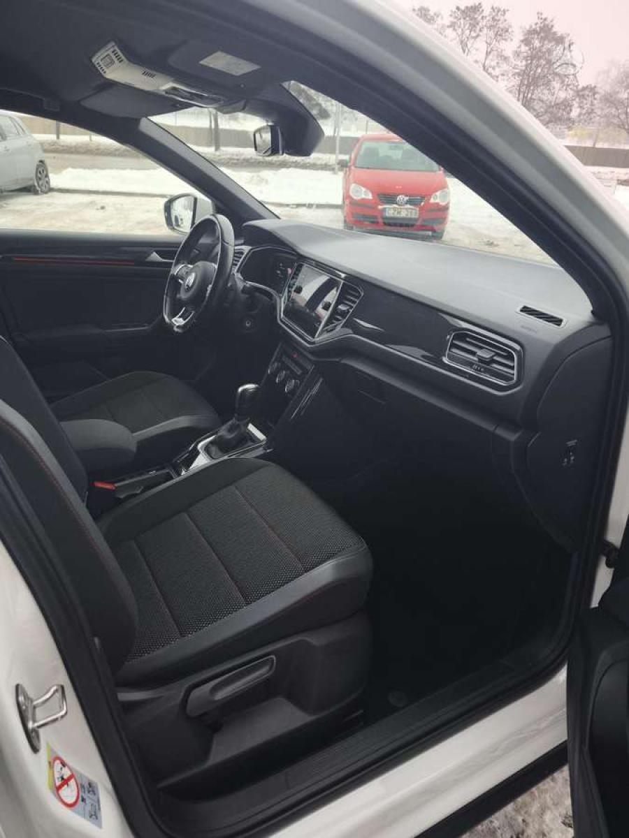 White Volkswagen T-Roc 2020 in Siauliai, with an engine capacity of 1.97 L and mileage of 118 thousand km for 19000 €, photo 7 on AUTOMOTO.COM.LV