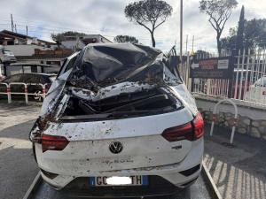 White Volkswagen T-Roc 2020 in Utena, with an engine capacity of 1.60 L and mileage of 74 thousand km for 5250 €, photo 3 on AUTOMOTO.COM.LV