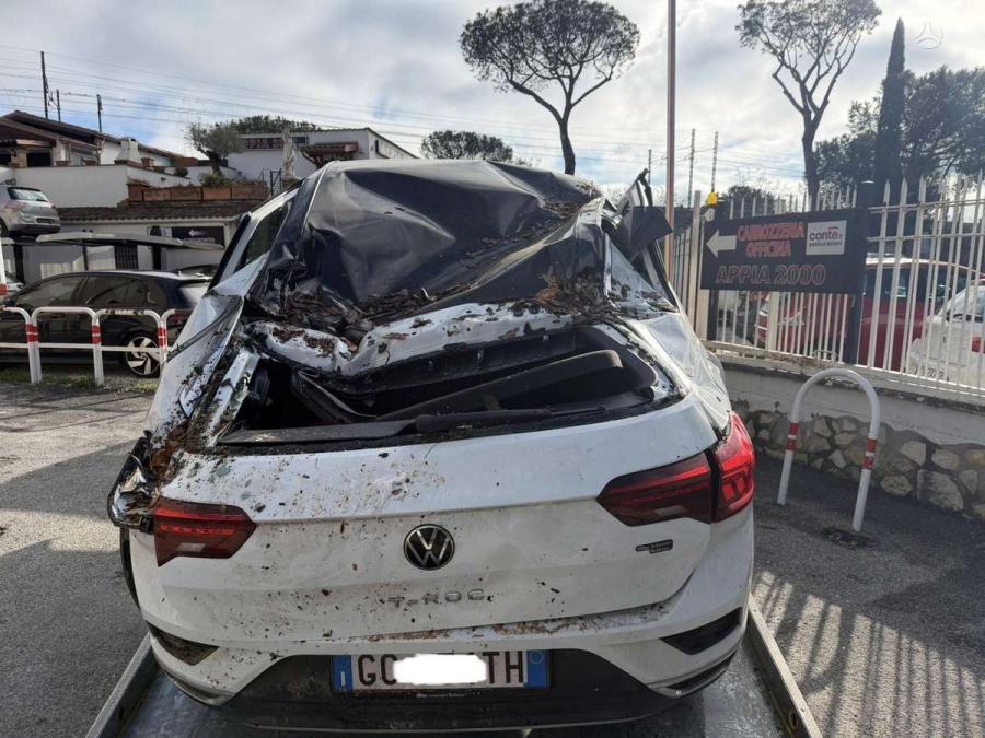 White Volkswagen T-Roc 2020 in Utena, with an engine capacity of 1.60 L and mileage of 74 thousand km for 5250 €, photo 3 on AUTOMOTO.COM.LV