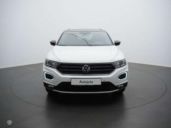 White Volkswagen T-Roc 2020 in Vilnius, with an engine capacity of 1.50 L and mileage of 129 thousand km for 18500 €, photo 2 on AUTOMOTO.COM.LV