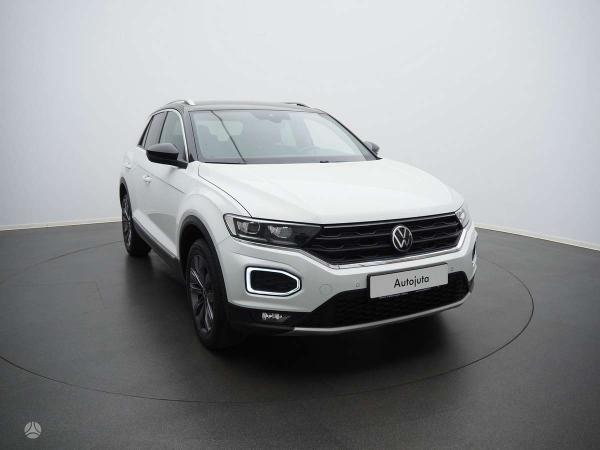 White Volkswagen T-Roc 2020 in Vilnius, with an engine capacity of 1.50 L and mileage of 129 thousand km for 18500 €, photo 3 on AUTOMOTO.COM.LV