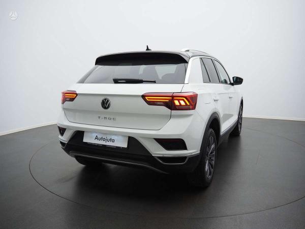 White Volkswagen T-Roc 2020 in Vilnius, with an engine capacity of 1.50 L and mileage of 129 thousand km for 18500 €, photo 4 on AUTOMOTO.COM.LV