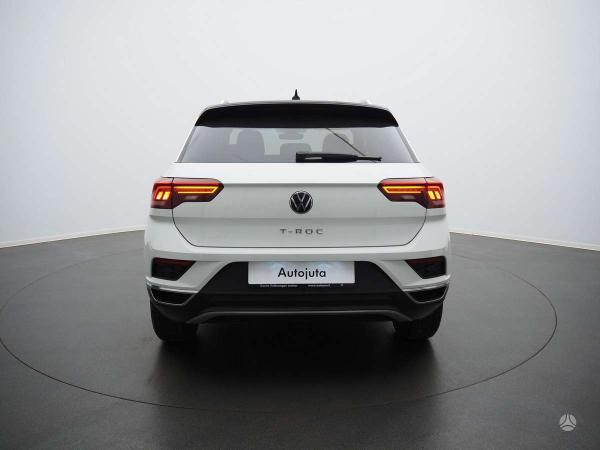 White Volkswagen T-Roc 2020 in Vilnius, with an engine capacity of 1.50 L and mileage of 129 thousand km for 18500 €, photo 5 on AUTOMOTO.COM.LV