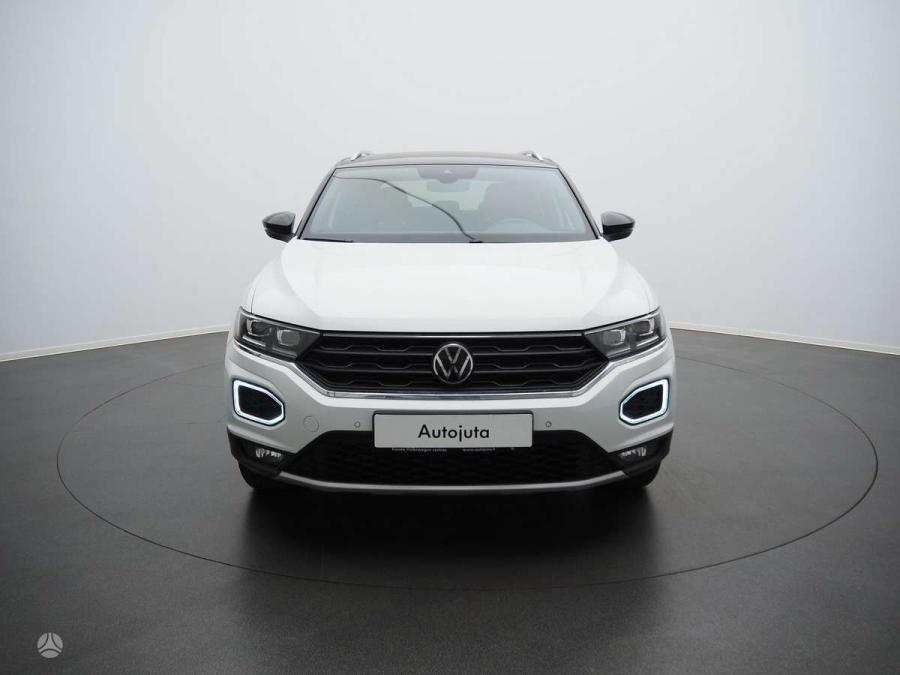 White Volkswagen T-Roc 2020 in Vilnius, with an engine capacity of 1.50 L and mileage of 129 thousand km for 18500 €, photo 3 on AUTOMOTO.COM.LV