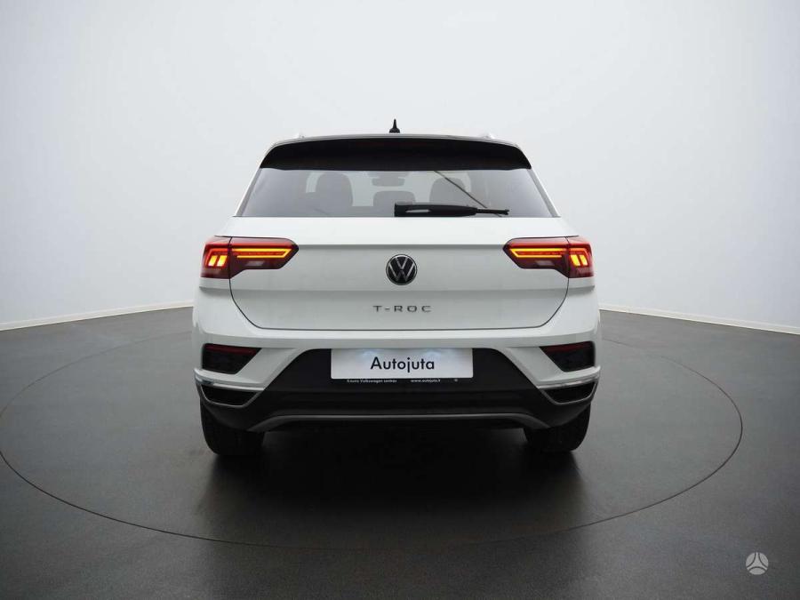 White Volkswagen T-Roc 2020 in Vilnius, with an engine capacity of 1.50 L and mileage of 129 thousand km for 18500 €, photo 6 on AUTOMOTO.COM.LV