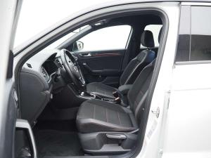 White Volkswagen T-Roc 2020 in Vilnius, with an engine capacity of 1.50 L and mileage of 129 thousand km for 18500 €, photo 9 on AUTOMOTO.COM.LV