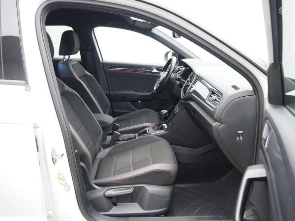 White Volkswagen T-Roc 2020 in Vilnius, with an engine capacity of 1.50 L and mileage of 129 thousand km for 18500 €, photo 10 on AUTOMOTO.COM.LV
