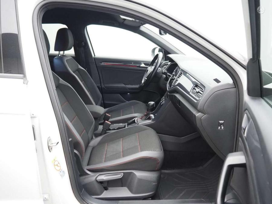 White Volkswagen T-Roc 2020 in Vilnius, with an engine capacity of 1.50 L and mileage of 129 thousand km for 18500 €, photo 11 on AUTOMOTO.COM.LV