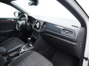 White Volkswagen T-Roc 2020 in Vilnius, with an engine capacity of 1.50 L and mileage of 129 thousand km for 18500 €, photo 12 on AUTOMOTO.COM.LV