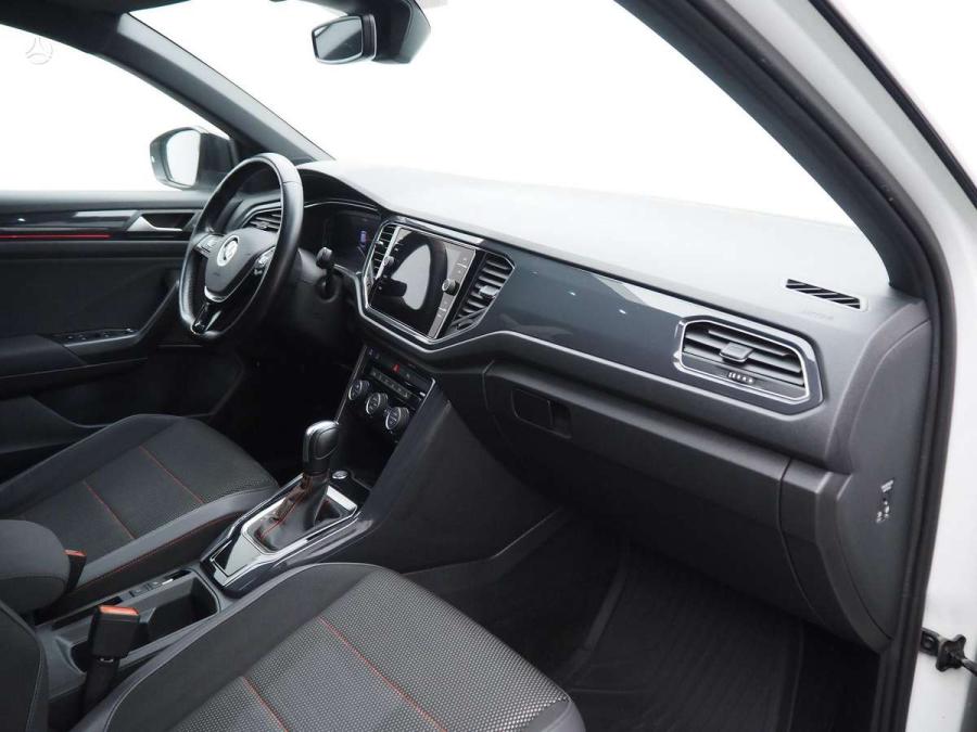 White Volkswagen T-Roc 2020 in Vilnius, with an engine capacity of 1.50 L and mileage of 129 thousand km for 18500 €, photo 12 on AUTOMOTO.COM.LV