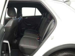 White Volkswagen T-Roc 2020 in Vilnius, with an engine capacity of 1.50 L and mileage of 129 thousand km for 18500 €, photo 14 on AUTOMOTO.COM.LV