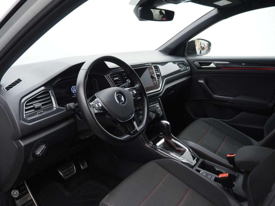 White Volkswagen T-Roc 2020 in Vilnius, with an engine capacity of 1.50 L and mileage of 129 thousand km for 18500 €, photo 22 on AUTOMOTO.COM.LV