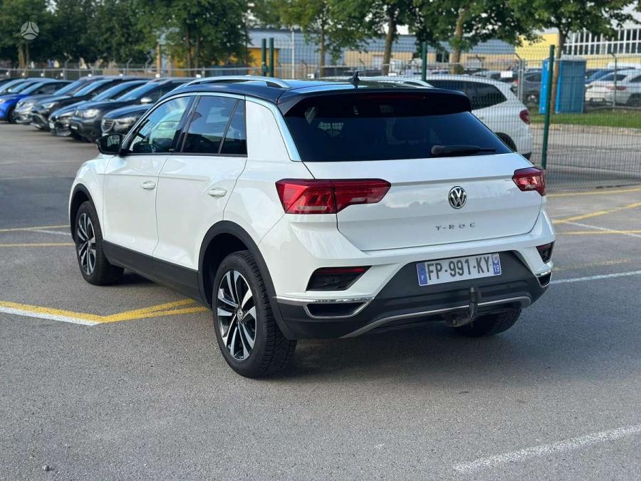 White Volkswagen T-Roc 2020 in Klaipeda, with an engine capacity of 2.00 L and mileage of 211 thousand km for 15500 €, photo 10 on AUTOMOTO.COM.LV