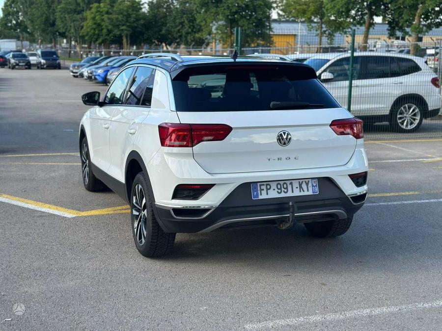 White Volkswagen T-Roc 2020 in Klaipeda, with an engine capacity of 2.00 L and mileage of 211 thousand km for 15500 €, photo 13 on AUTOMOTO.COM.LV