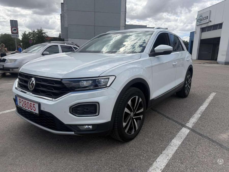 White Volkswagen T-Roc 2020 in Panevezys, with an engine capacity of 1.50 L and mileage of 154 thousand km for 16900 €, photo 1 on AUTOMOTO.COM.LV