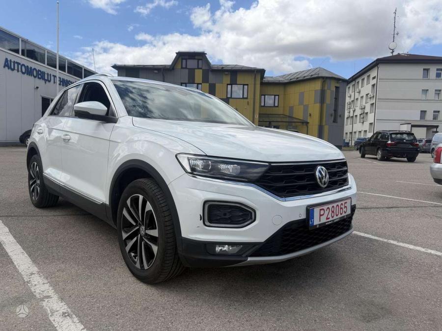White Volkswagen T-Roc 2020 in Panevezys, with an engine capacity of 1.50 L and mileage of 154 thousand km for 16900 €, photo 3 on AUTOMOTO.COM.LV